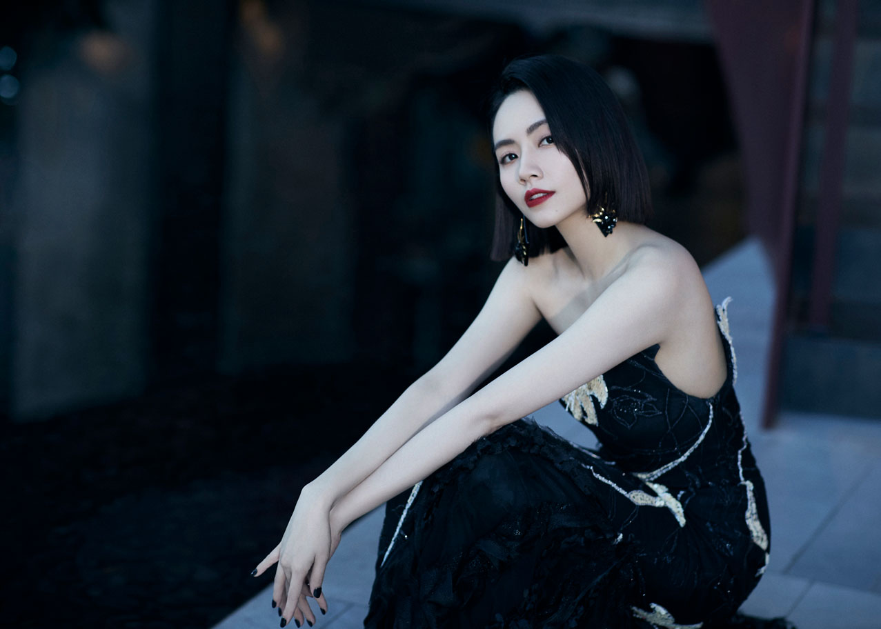 Sara Liu(刘惜君) wearing Yumi Katsura Couture Collection at Internet ...