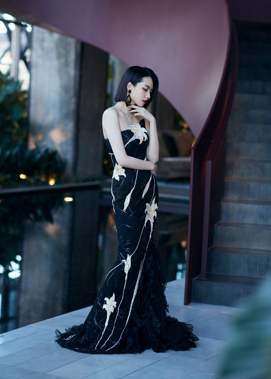 Sara Liu(刘惜君) wearing Yumi Katsura Couture Collection at Internet ...