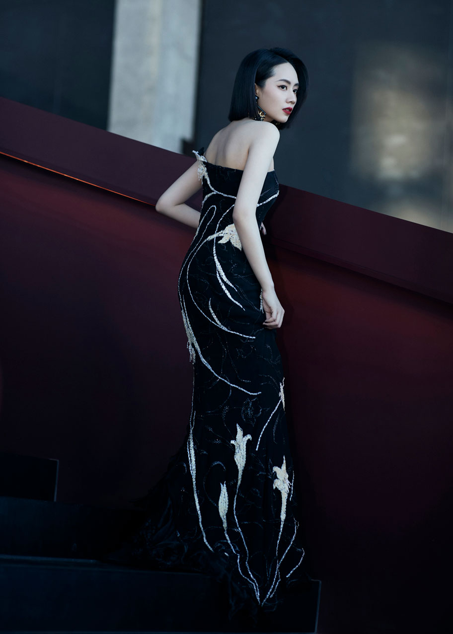 Sara Liu(刘惜君) wearing Yumi Katsura Couture Collection at Internet ...